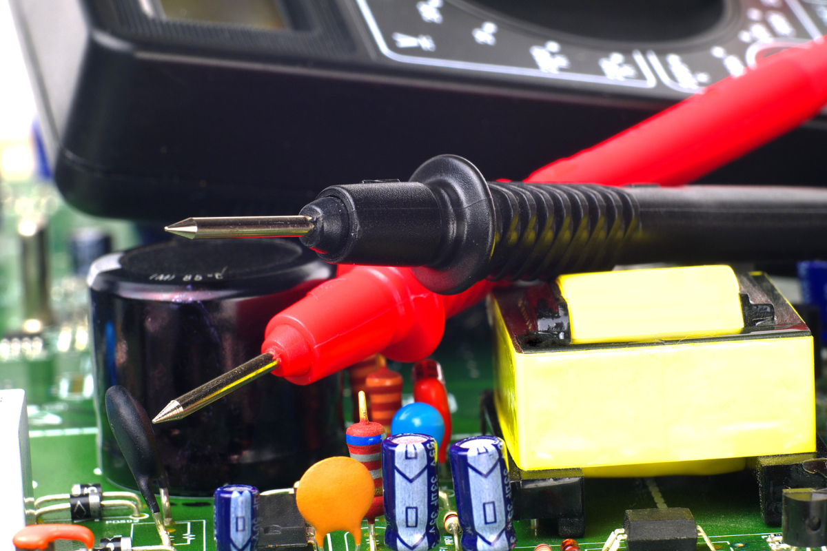 Test de condensateurs : Comment détecter les défauts avec un multimètre ...